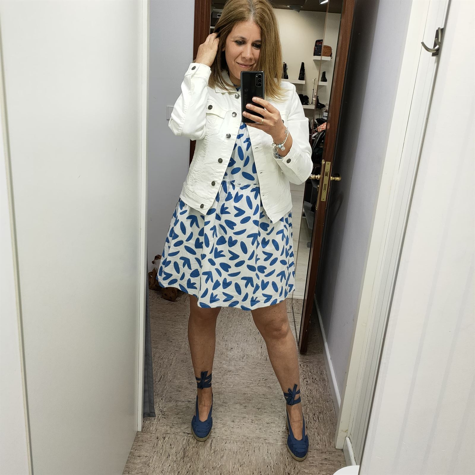 Hoy va de tonos claros - LOOKS CASUAL